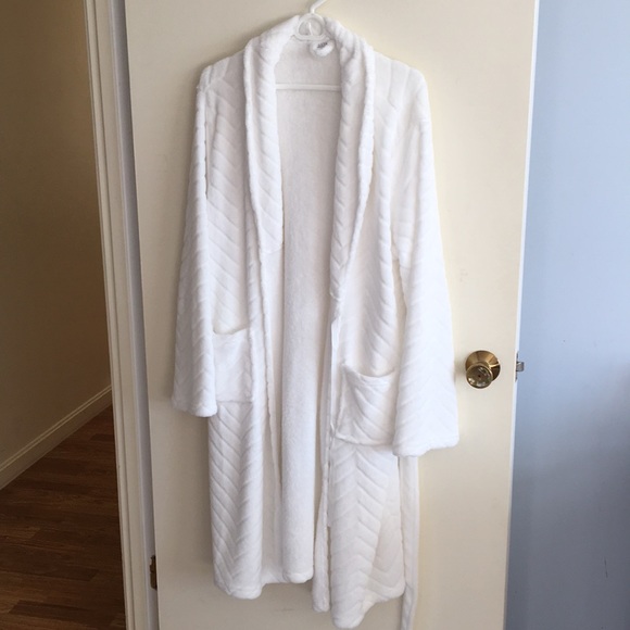 Ulta Beauty | Intimates & Sleepwear | Ulta Plush Robe | Poshmark